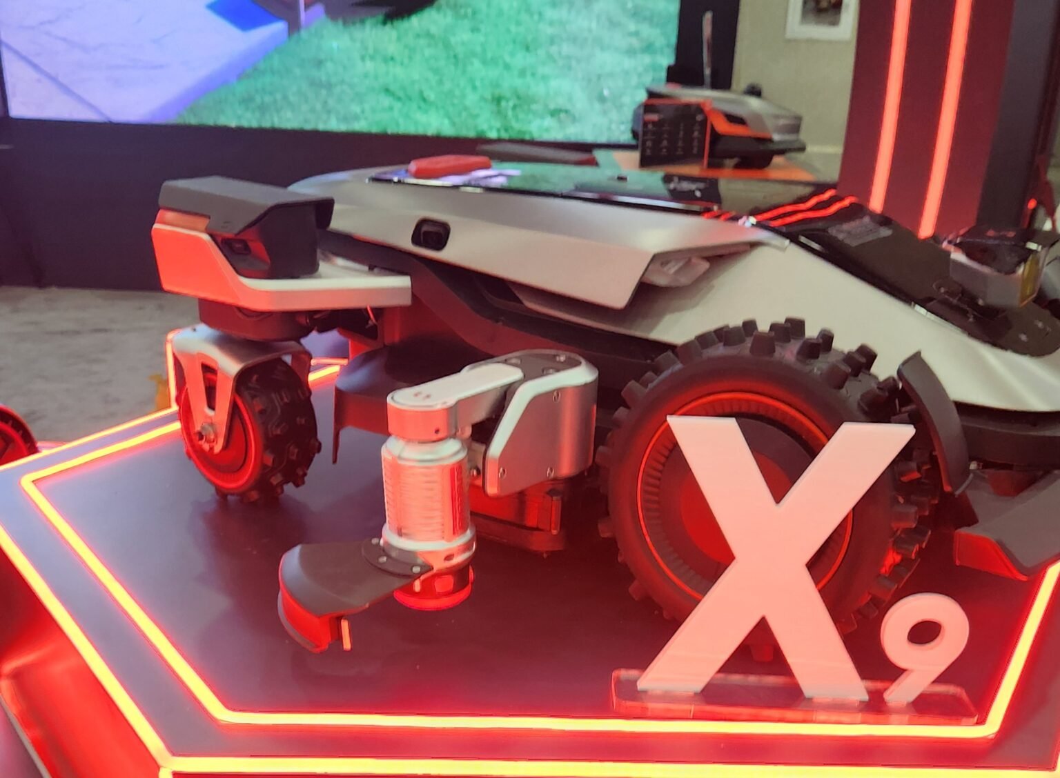 Robot Lawn Mowers with Built-In String Trimmers: The Next Step in Lawn ...